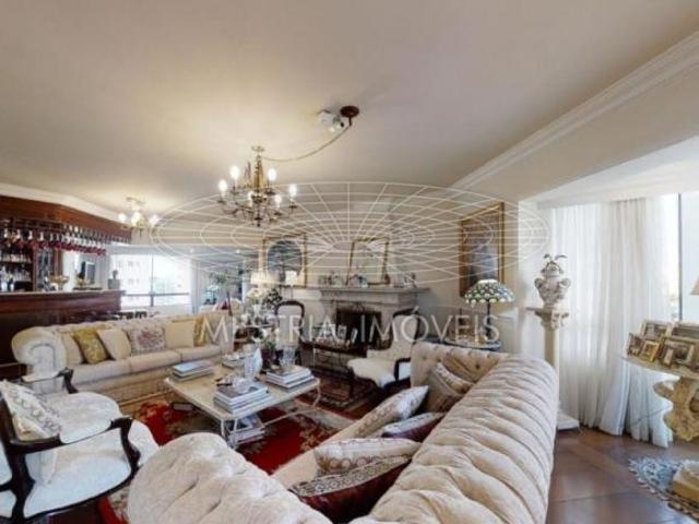 Campo Belo | Apartamento amplo e bem localizado !