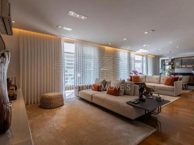 Campo Belo | Apto andar alto |Com 233 m² | 3 suítes | 4 vagas + deposito | Edifício lazer completo!