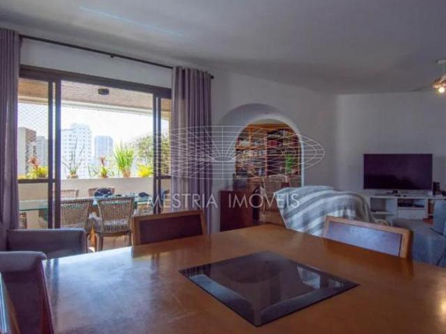 Campo Belo | Apto bem localizado | Com 209 m² | 3 vagas!