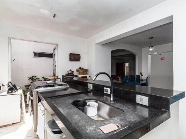 Campo Belo – Casa Sobrado Residencial de 220m² com 4 Dormitórios, 1 Suíte e 4 Vagas de Garagem