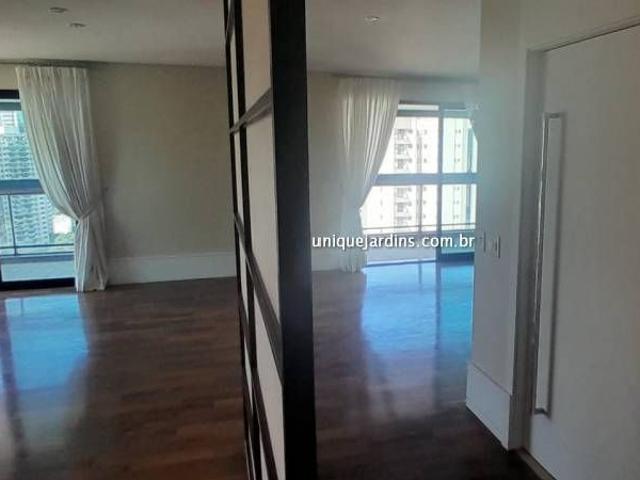 Campo Belo: 3 Dorm | 1 Suíte | 4 Vagas | 240 m² úteis