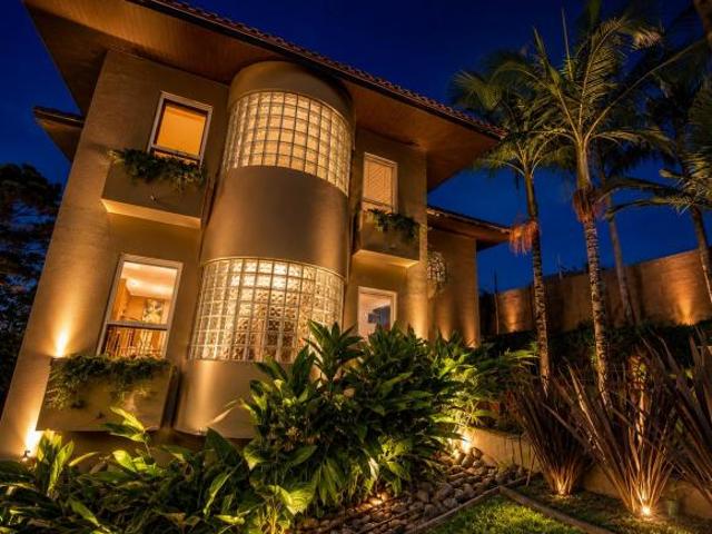 Campo Comprido Casa com 4 suites em um amplo terreno de 820 m2