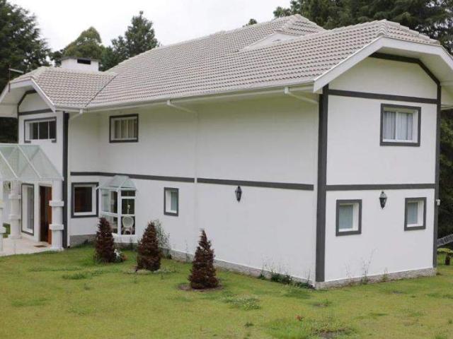 Campos do Jordão Vila Inglesa. Sobrado novo, finamente decorado e próximo ao centro de Capivari
