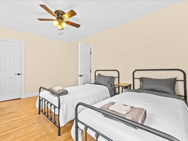 Campus Ct 4 Bedroom Apartment for Rent at 416 Pearl St, Burlington, VT 05401 Old North End