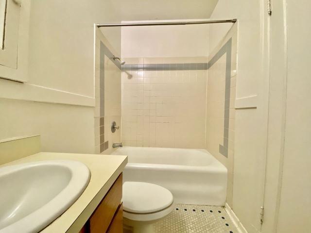 Campus Apartments Studio Apartment for Rent at 4210 Brooklyn Ave Ne, Seattle, WA 98105 University District