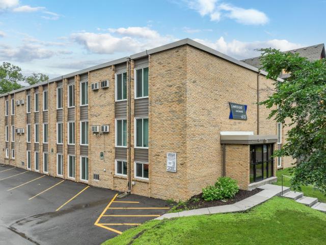 Campus East Apartments: Your Perfect Home Near U of M Twin Cities!