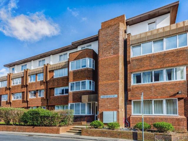 Cantelupe Road, East Grinstead RH19, 1 bed flat to rent, £1,150 pcm | PrimeLocation