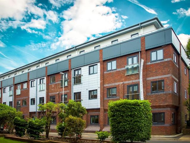 Cantelupe Road, East Grinstead RH19, 1 bed flat to rent, £1,200 pcm | PrimeLocation