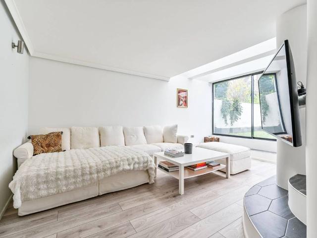 Cantelowes Road, Camden Town, London NW1, 2 bed flat to rent, £3,900 pcm | PrimeLocation