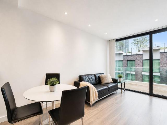 Canter Way, London E1 1 bed flat to rent £3,050 pcm £704 pw