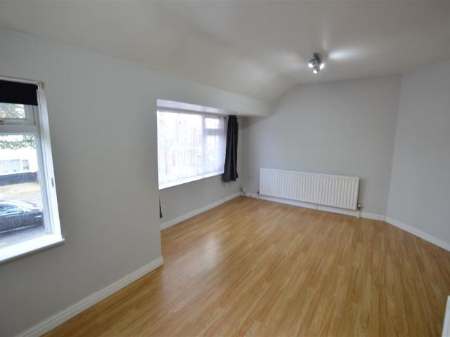 Canterbury Avenue, Slough SL2, Maisonette to rent, £1,000 pcm | PrimeLocation