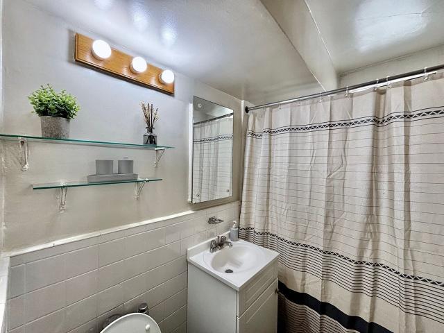 Canterbury Court Apartments 1 Bedroom Apartment for Rent at 1220 N State Pkwy, Chicago, IL 60610 Near North Side