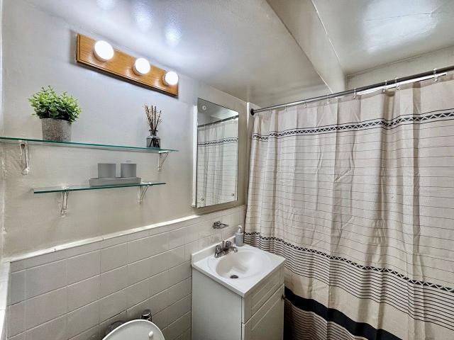 Canterbury Court Apartments 1 Bedroom Apartment for Rent at 1220 N State Pkwy, Chicago, IL 60610 Near North Side