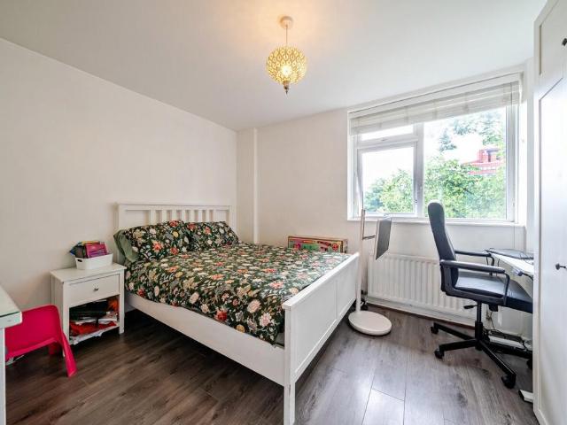 Canterbury Crescent, London, SW9 2 bed flat to rent £2,200 pcm £508 pw
