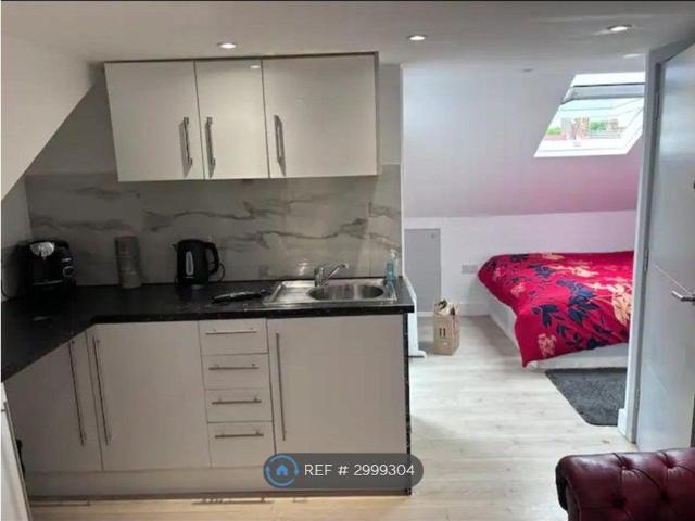 Canterbury Road, London E10, Studio to rent, £1,350 pcm | PrimeLocation