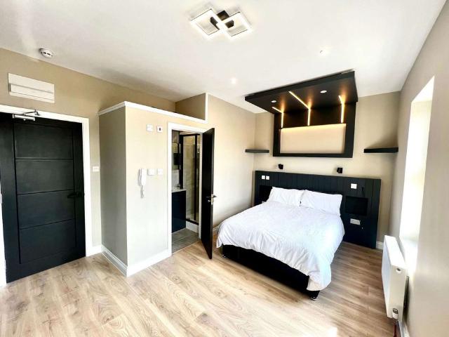 Canterbury Road Room 6