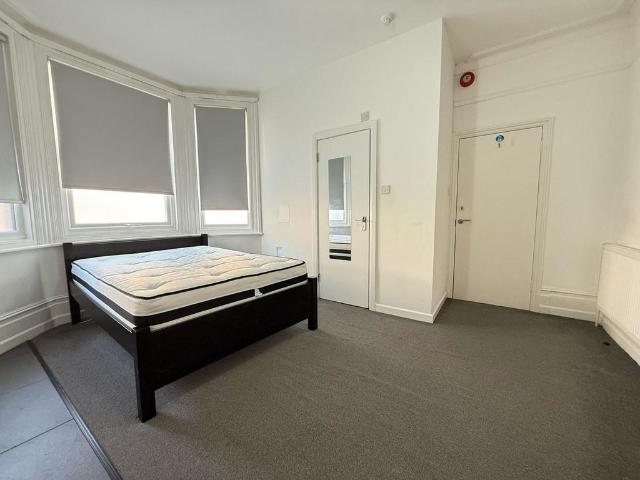 Canterbury Road, Watford, WD17 1 bed flat to rent £1,000 pcm £231 pw