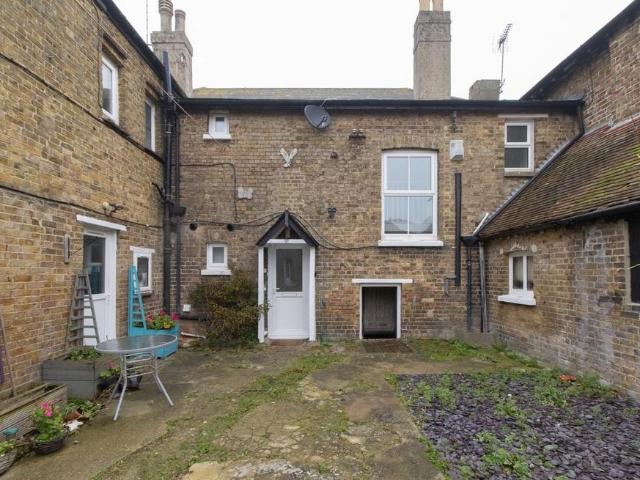 Canterbury Road, Westbrook, Margate. 3 bed flat to rent £1,150 pcm £265 pw