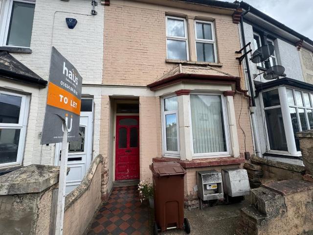 Canterbury Street, Gillingham ME7, 1 bed flat to rent, £925 pcm | PrimeLocation