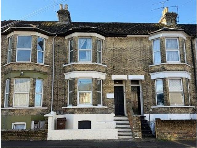 Canterbury Street, Gillingham ME7, 2 bed flat to rent, £1,050 pcm | PrimeLocation