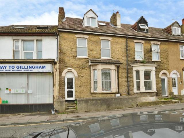 Canterbury Street, Gillingham ME7, 2 bed flat to rent, £1,200 pcm | PrimeLocation