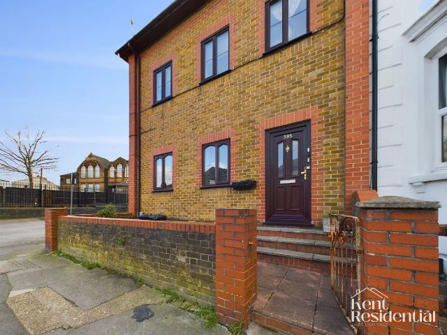 Canterbury Street, Gillingham ME7, Studio to rent, £750 pcm | PrimeLocation
