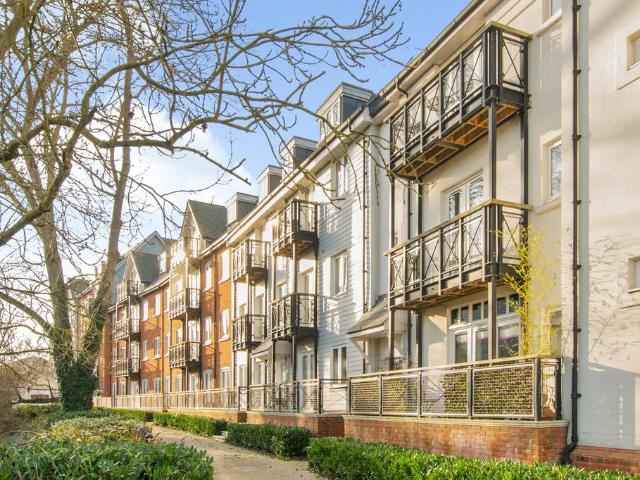 Canterbury 1 bed flat to rent £1,150 pcm £265 pw