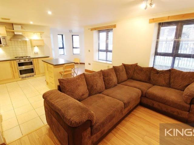 Canute Road, Southampton 3 bed ground floor flat to rent £1,695 pcm £391 pw
