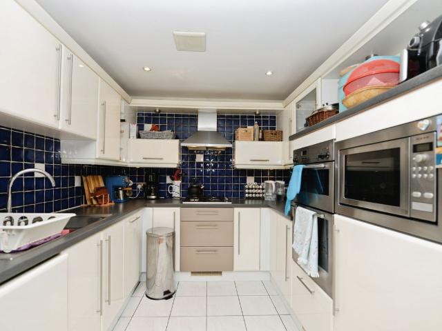 Canute Road, Southampton SO14, 2 bed flat to rent, £1,400 pcm | PrimeLocation