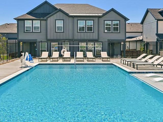Canvas at Grand Prairie Townhomes 3 Bedroom Apartment for Rent at S State Highway 360, Grand Prairie, TX 75052