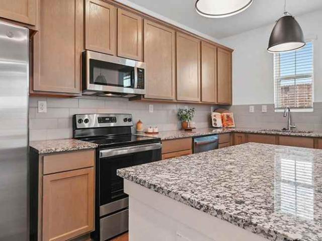Canvas at Grand Prairie Townhomes 3 Bedroom Apartment for Rent at S State Highway 360, Grand Prairie, TX 75052