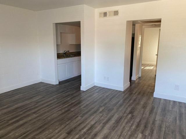 Canyon Greens 1 Bedroom Apartment for Rent at 6324/6310 N Black Canyon Hwy, Phoenix, AZ 85017 Northwest Village