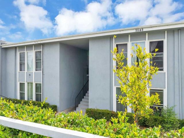 Canyon Drive Apartment Homes 2 Bedroom Apartment for Rent at 2244 Canyon Drive, Costa Mesa, CA 92627 Westside Costa Mesa