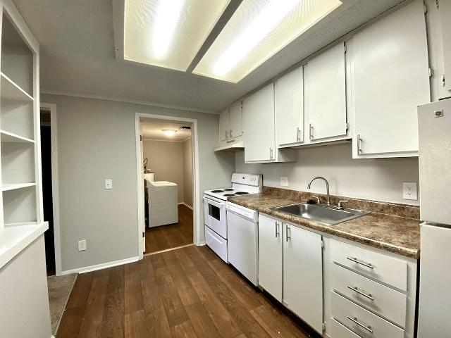 Canyon & Knox Landing 1 Bedroom Apartment for Rent at 600 E Inskip Dr, Knoxville, TN 37912