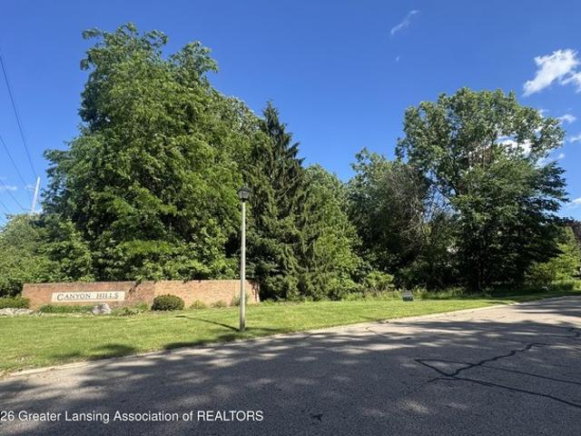 Canyon Trl, Lansing, MI 48917