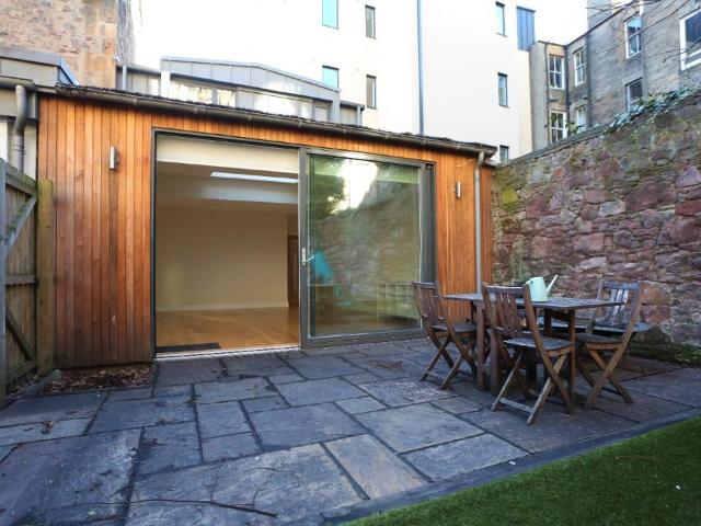 Canaan Lane, Morningside, Edinburgh. 3 bed semi detached house to rent £2,350 pcm £542 pw