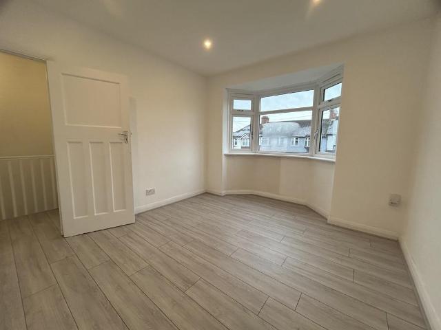 Canada Avenue, London N18 3 bed terraced house to rent £2,400 pcm £554 pw