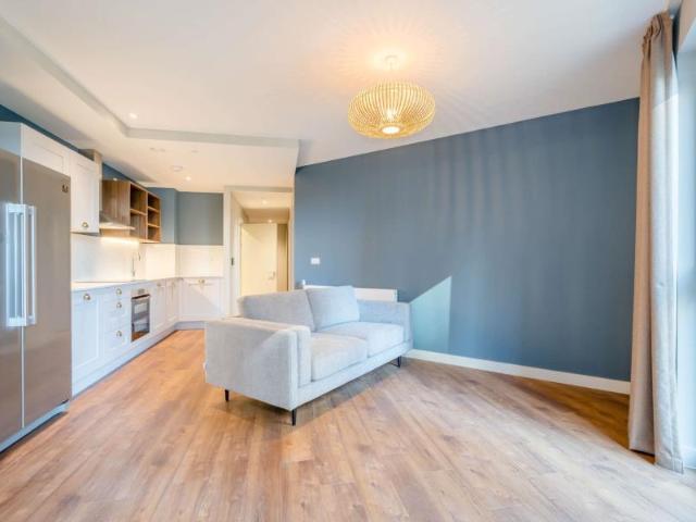 Canada Gardens, Wembley Park 3 bed apartment to rent £3,294 pcm £760 pw