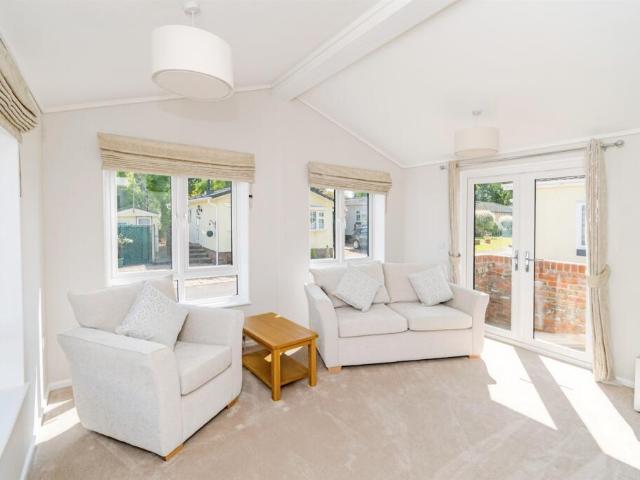 Canada Road, West Wellow, ROMSEY 2 bed park home to rent £1,850 pcm £427 pw
