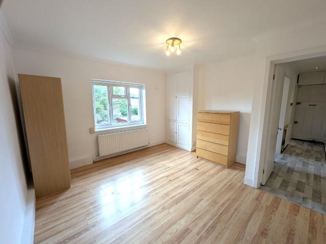 Canada Road, Acton W3, 4 bed flat to rent, £2,700 pcm | PrimeLocation