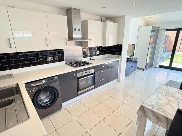 Canal View, Coventry CV1, 4 bed property to rent, £1,395 pcm | PrimeLocation