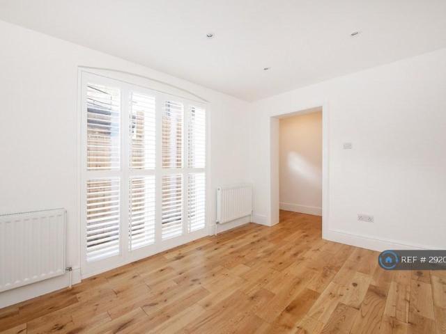 Canal Walk, London, SE3 3 bed maisonette to rent £2,500 pcm £577 pw
