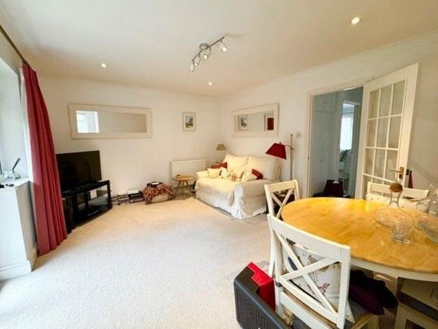 Canal Bank, Woking, Surrey, GU21