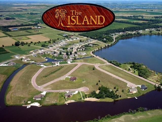 Canal Cir, Mitchell, SD 57301
