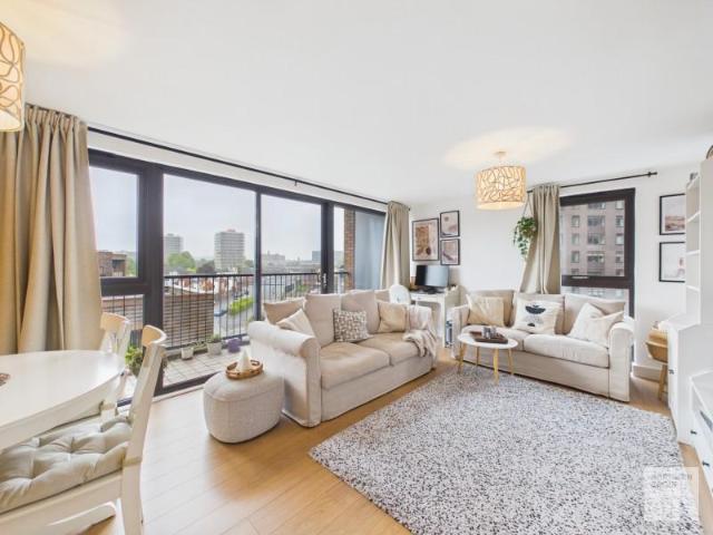 Canal Point: Ancoats 2 bed apartment to rent £1,550 pcm £358 pw