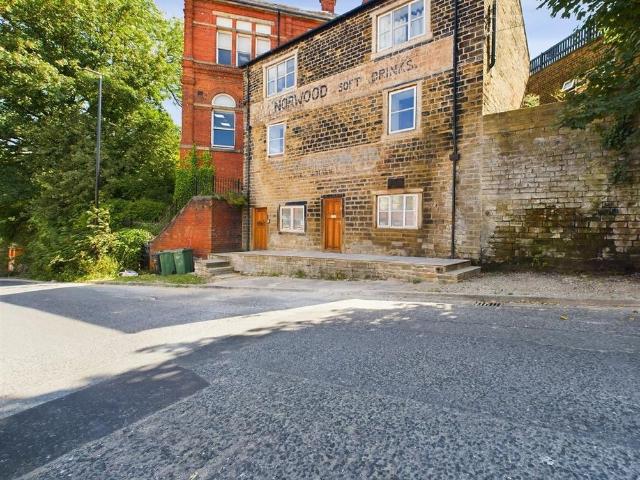 Canal Road, Leeds LS12, 2 bed flat to rent, £850 pcm | PrimeLocation