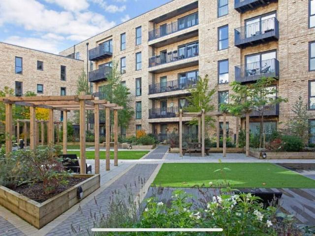 Canal Street, Milton Keynes MK9 2 bed penthouse to rent £1,600 pcm £369 pw