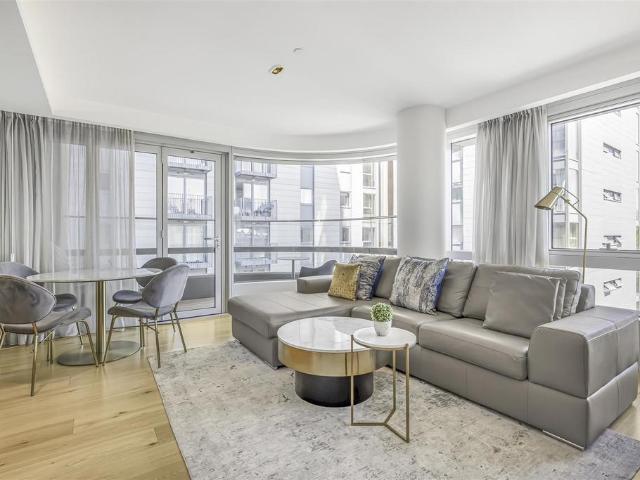 Canaletto Tower, 257 City Road. 2 bed apartment to rent £4,550 pcm £1,050 pw
