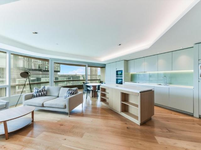 Canaletto Tower, City Road, Islington. 2 bed flat to rent £4,500 pcm £1,038 pw