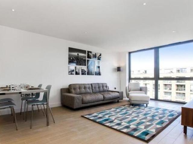 Canalside Square, London, 1 Bedroom Flat